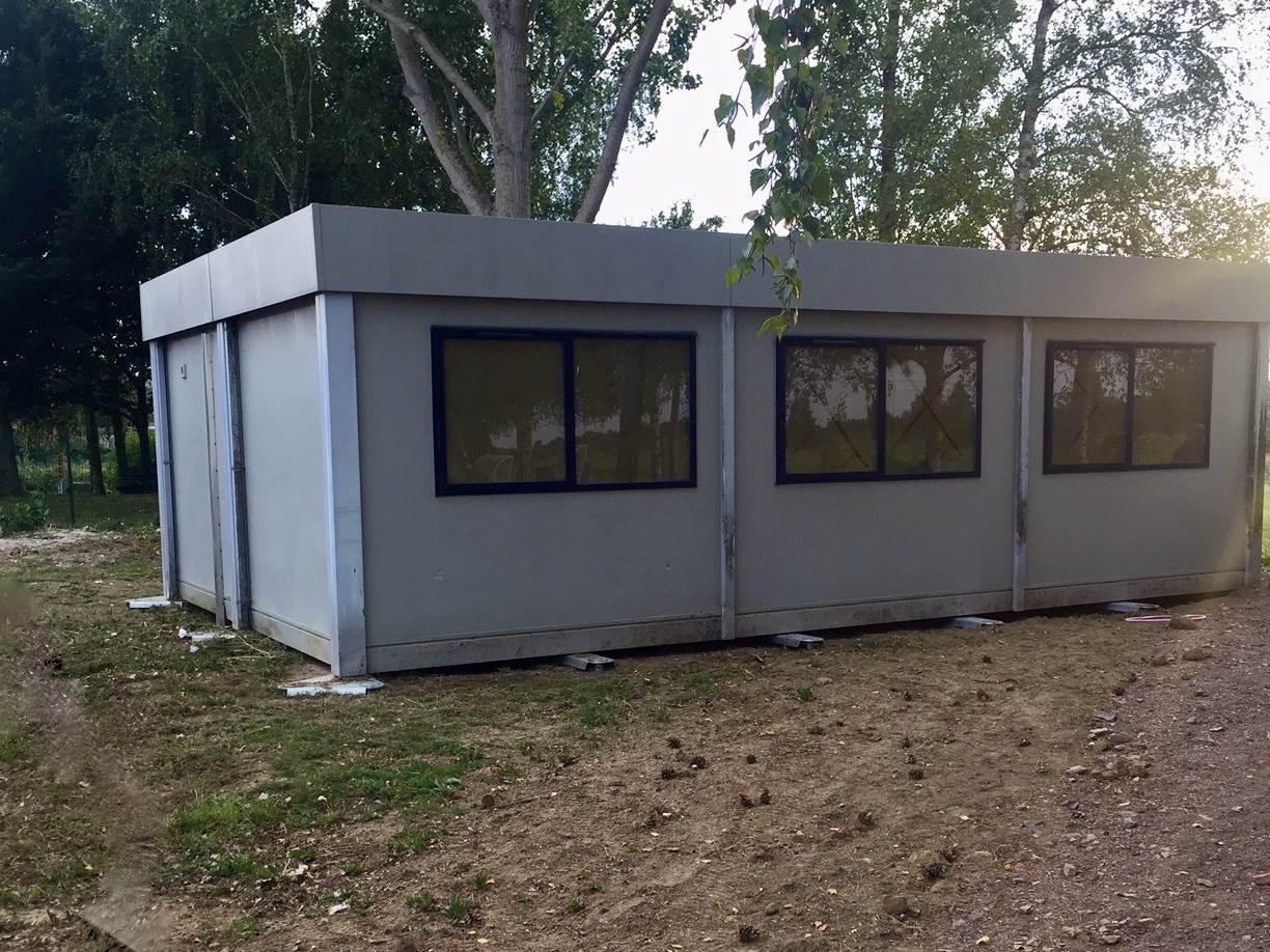 Réalisation sur vis de fondation Weasyfix - Container chantier